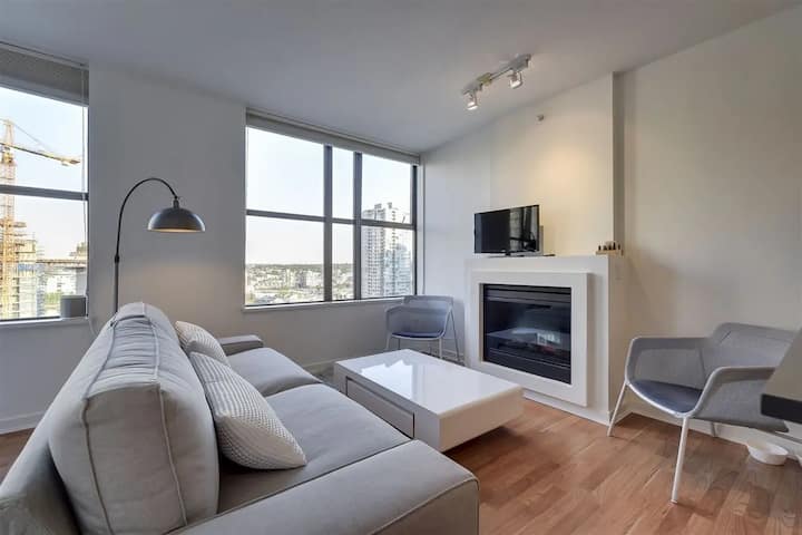 Yaletown Goal-post: Modern Luxe Near Bc Place - Vancouver