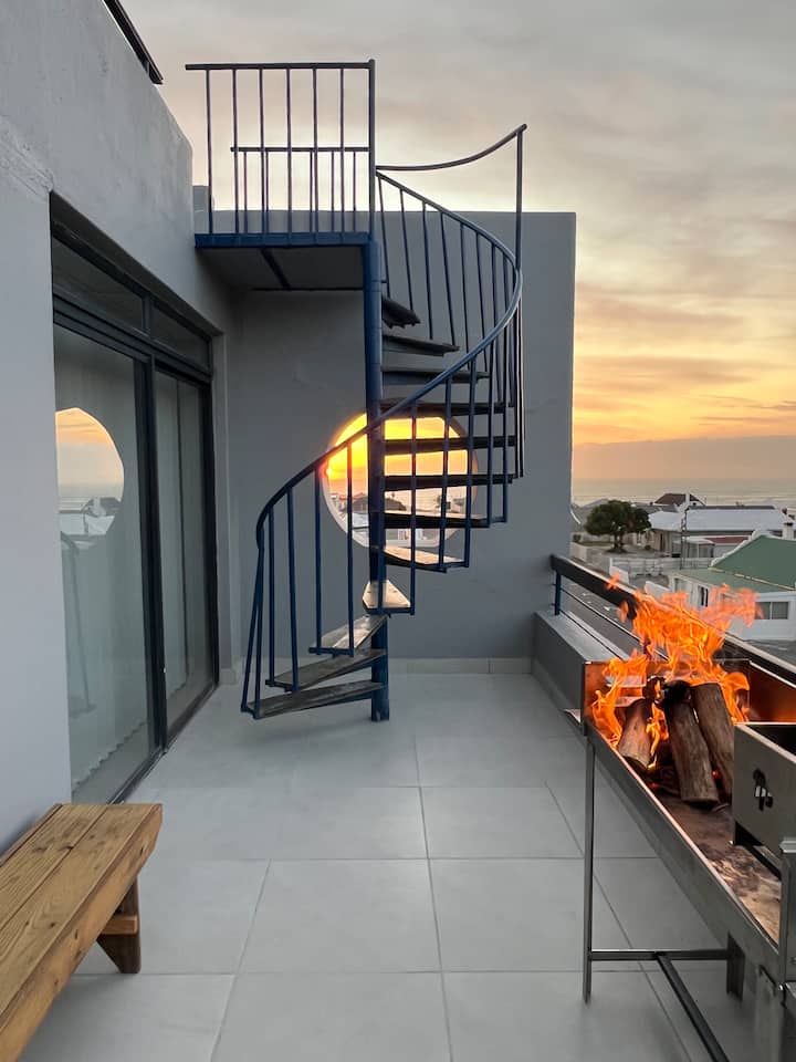 Saltysky Penthouse | 2br + Rooftop & Parking - Gansbaai