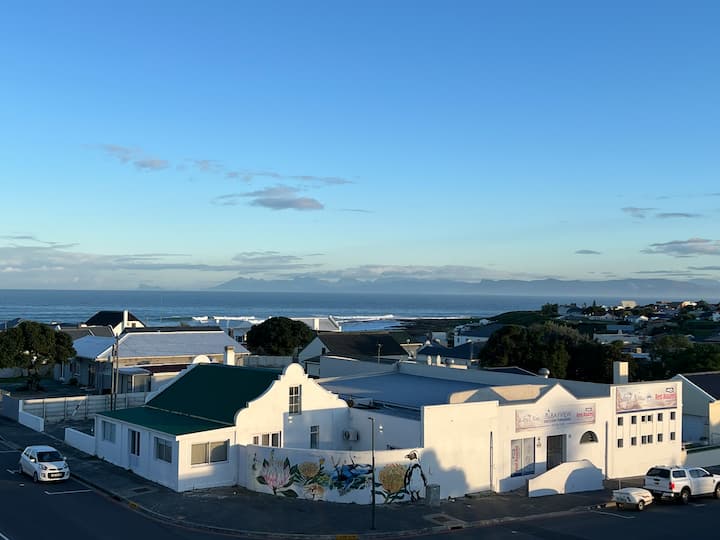 Ocean View Apartment | 2br + Rooftop & Parking - Pearly Beach