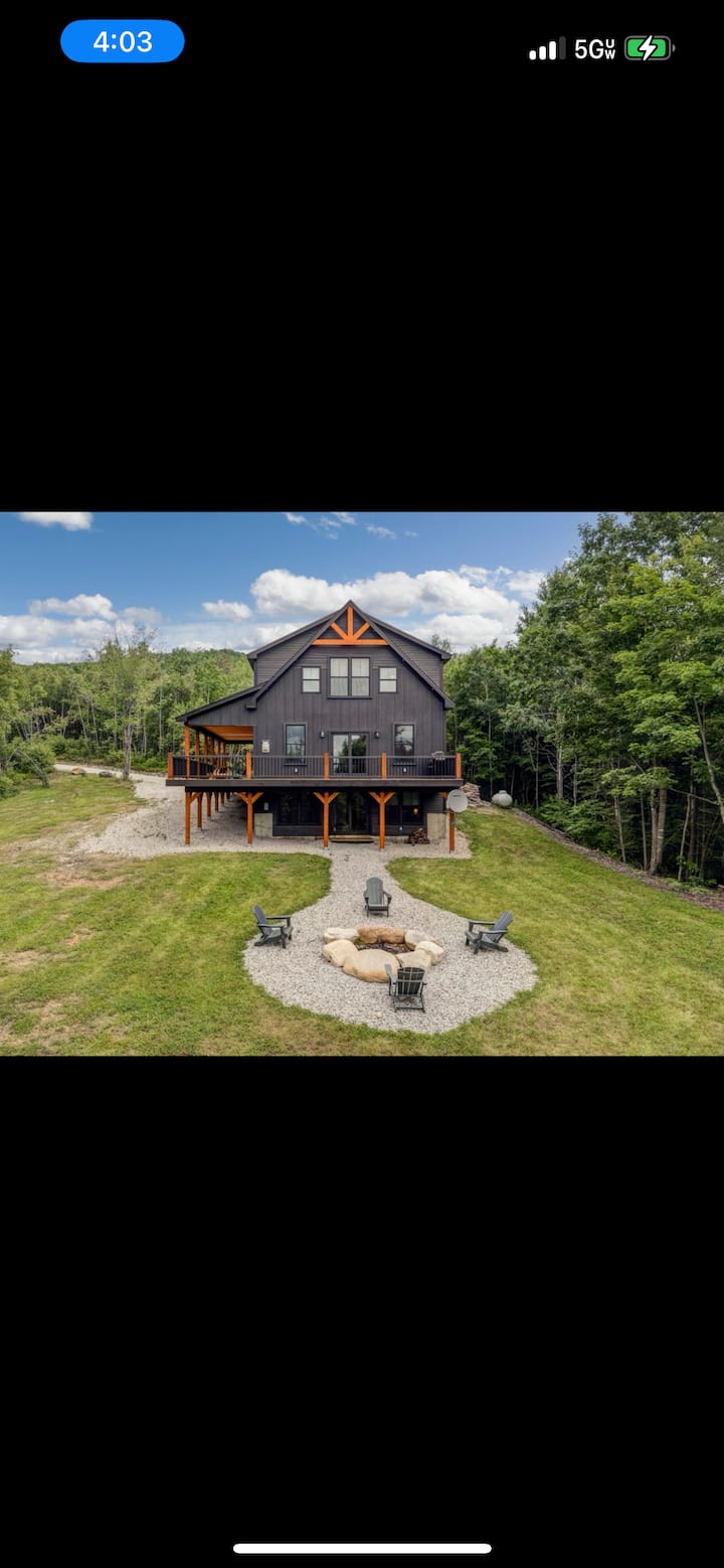 Cozy & Modern 5 Bdrm Ski Chalet With Hot Tub - Bethel, ME