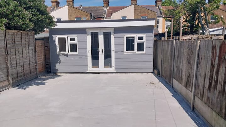 Chic Studio Flat With Shared Entry Through House. - 사우스엔드온시