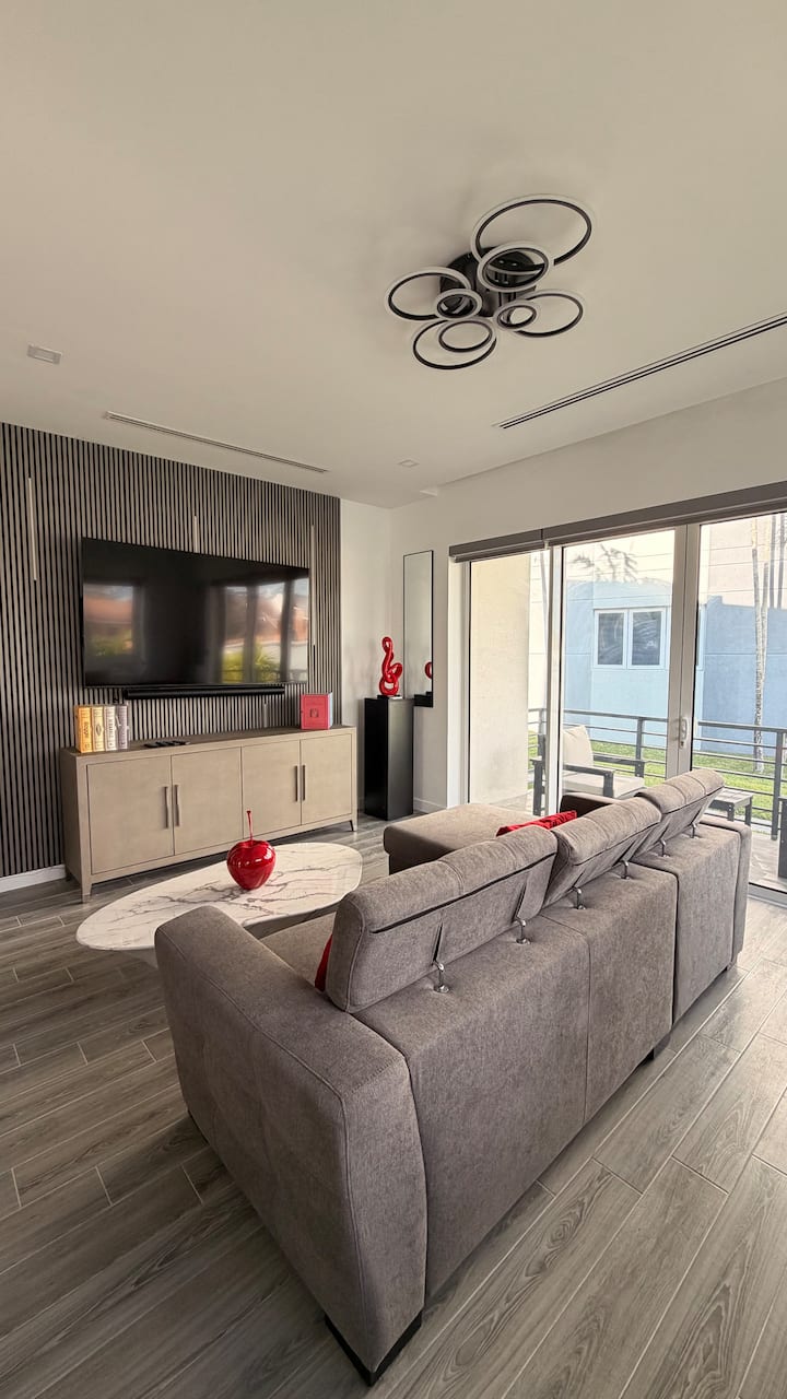 1 Bed Villa/beach/baha Mar/pool & Gym + 2 Scooters - Bahamy