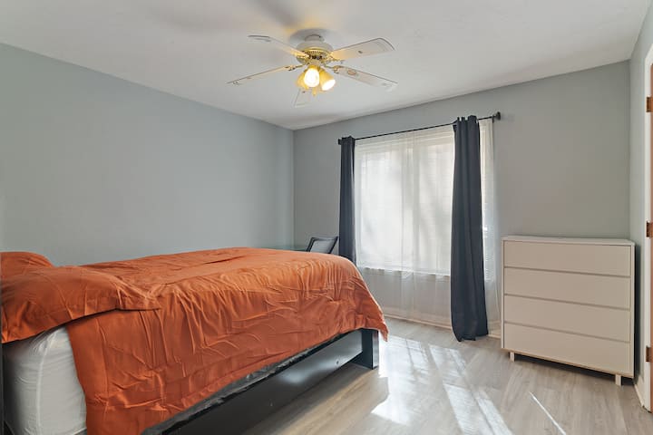 Sunny Private Room + Bath – Near Uf - Gainesville, FL