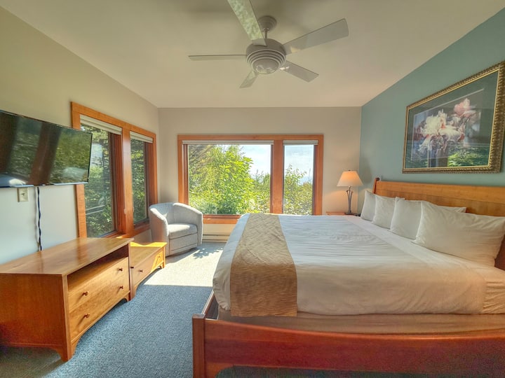 Ridge & River Lower 3 Bedroom Condo - Lutsen, MN