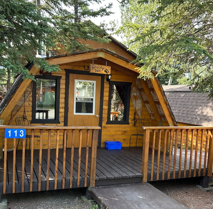 Carnivore Cabins-grizzly Den - Yukon