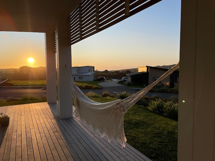 Living The Dream In Paradise - Raglan