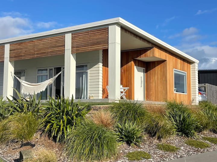 Living The Dream In Paradise - Raglan