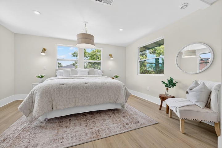 Centrally Located 3br/2.5ba Retreat In St. Pete - St. Petersburg, FL