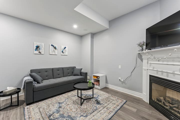 High Ceiling Basement – 13 Min To Airport - Brampton