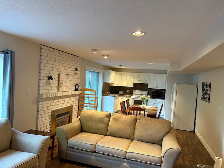 Quiet Ground Level Suite Close To Trails & Shops - Cypress Mountain, BC