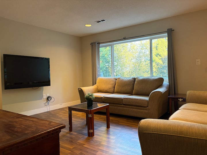 Quiet Ground Level Suite Close To Trails & Shops - Cypress Mountain
