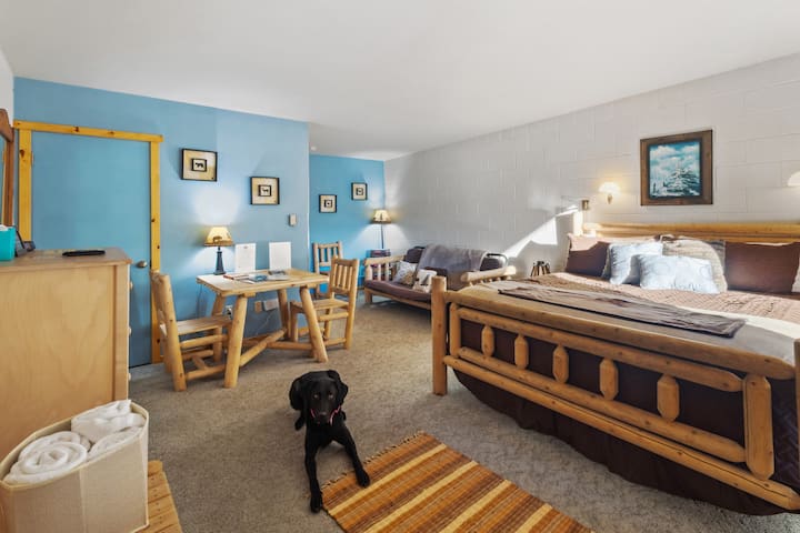 Château Rouge 107 ~ Cole Creek Corner - Red Lodge, MT