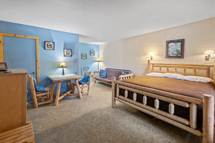 Château Rouge Studio 107 ~ Cole Creek Corner - Red Lodge, MT