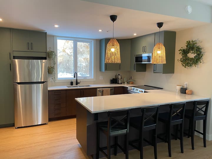 Black Magic Chalet At Big White | Hot Tub | Quiet - Big White Ski Resort, BC