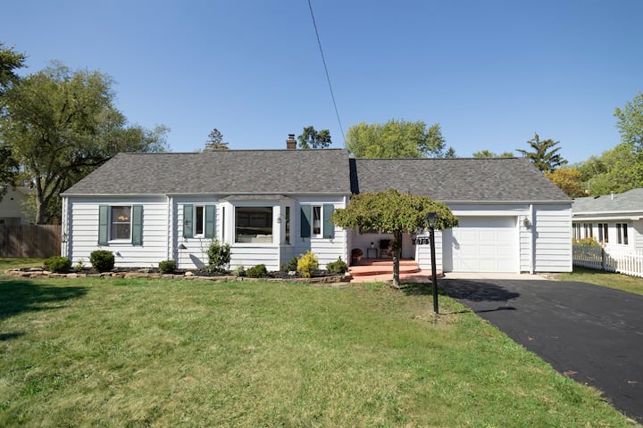 Charming Stay Near Riverside Park & Country Club - Van Buren State Park, Van Buren