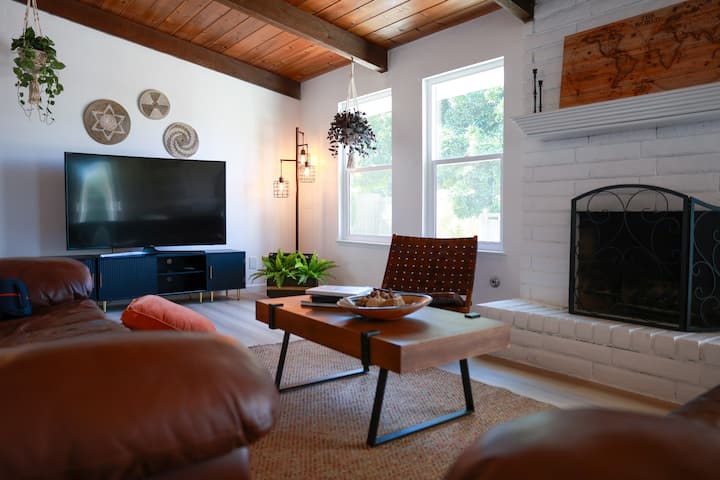 Modern Visalia Retreat | Close To Sequoia - Visalia, CA