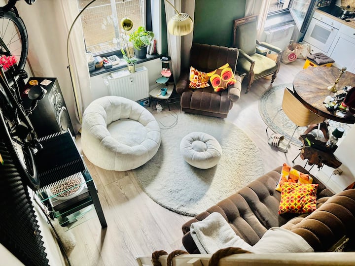 High Ceiling Studio With A Large Balcony - Keulen