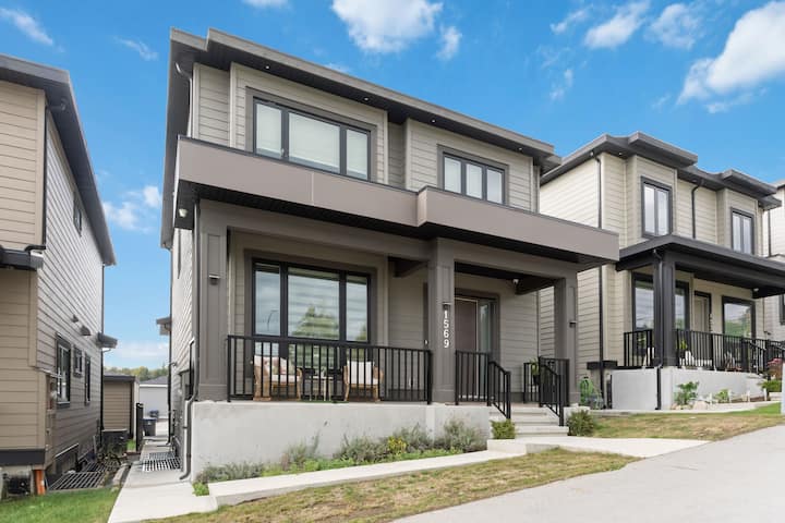 Cute, Clean, Modern Suite In A House - Great Area! - Surrey