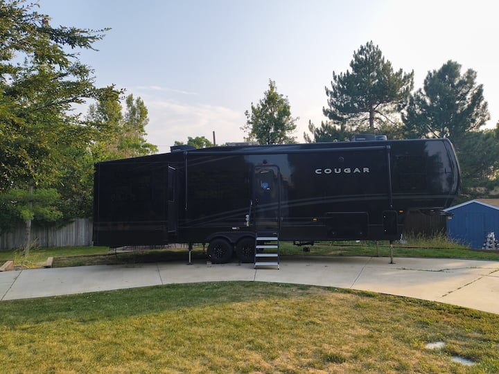 Luxury Glamping In The Mile High - Pool & Hot Tub! - Denver, CO