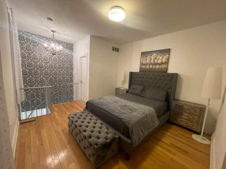 Downtown Beautiful 1br Loft-w- Private Washroom - 