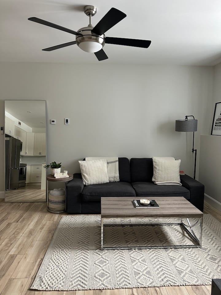 Bright Modern Apartment Backing Onto Golf Course - Winchester