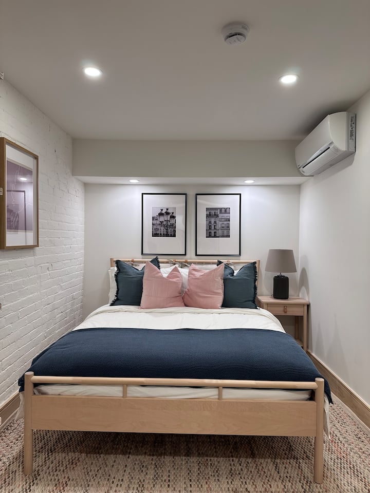 Charming 2 Bedroom Suite In Cabbagetown - Toronto