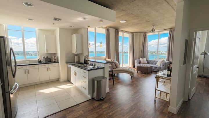Downtown Wpb Condo With Stunning Lakefront Views - West Palm Beach, FL
