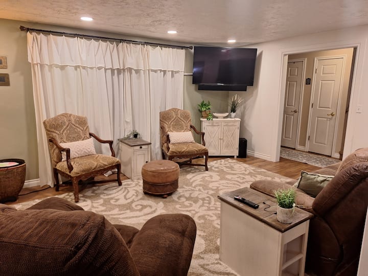 Spokane Valley Retreat W/ Hot Tub & Media Room - Spokane Valley, WA