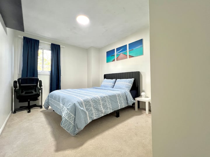 The Blue Lagoon | Your Serene Spot W/ Queen Bed - Barrie