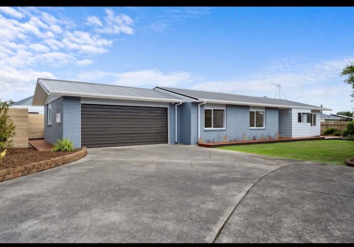 Sunny Family Friendly Home- Available Christmas - New Plymouth