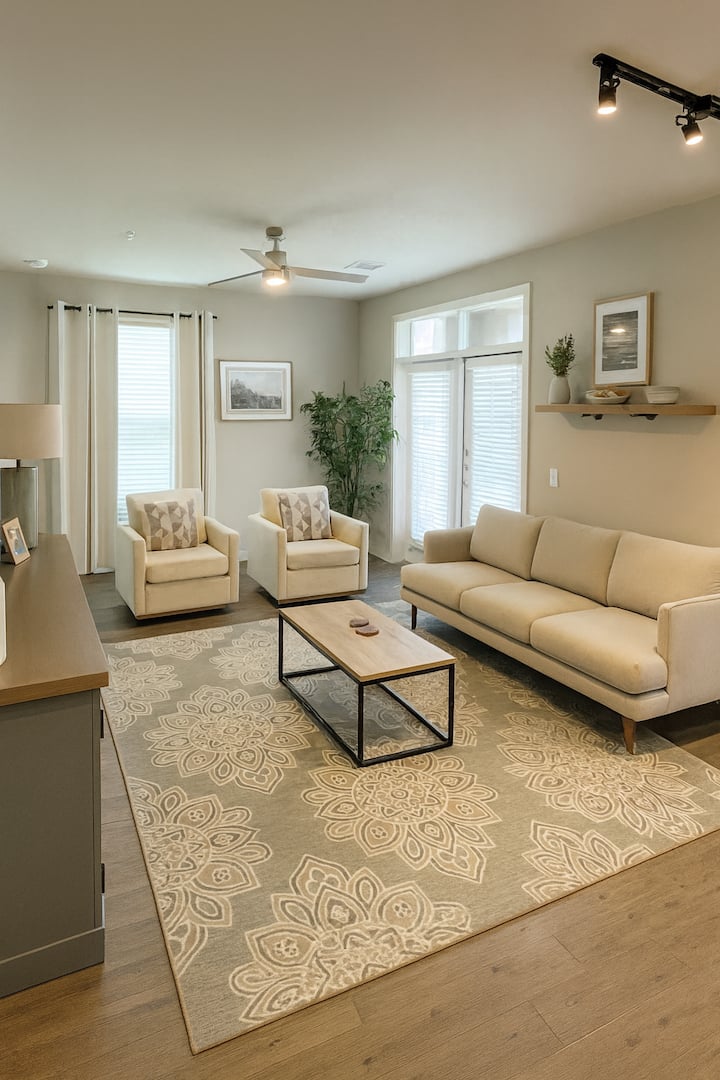 Spacious Austin Getaway – Modern Design - Austin