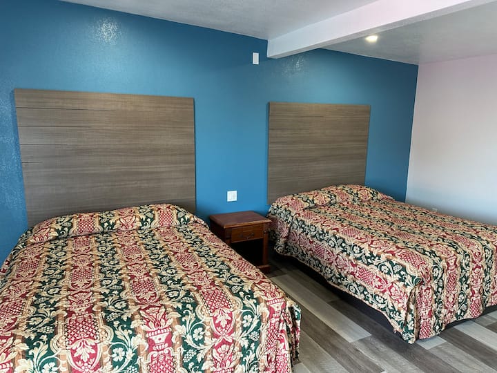 Room With Two Queen Beds - Claremont, CA