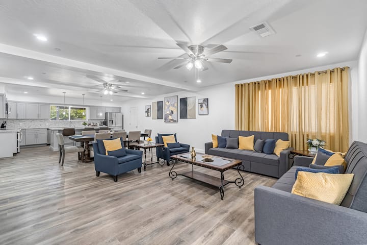 Modern Spacious Home 4br/2ba, Full Kitchen + Bbq - Fresno, CA