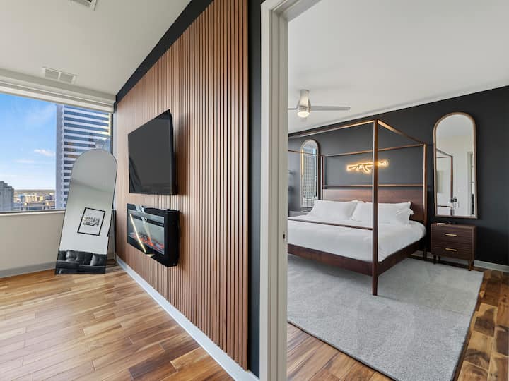 17th Floor Downtown High-rise | Free Parking - Dallas, TX