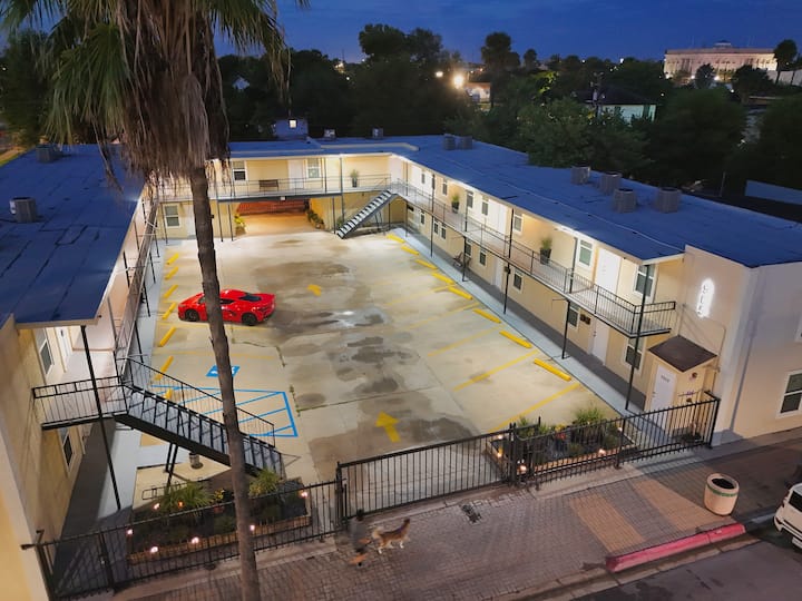 Downtown Escape | Walk To Bars & Cafés - Brownsville, TX