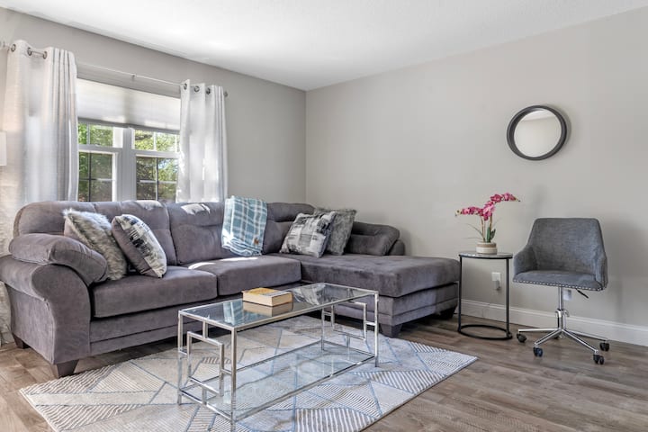 West Side Cozy Home ,Pet Friendly Ii - Springfield, IL