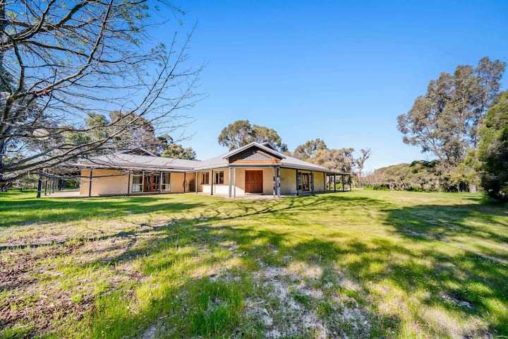 Grand Country Estate · 6br Nr Airport - Perth