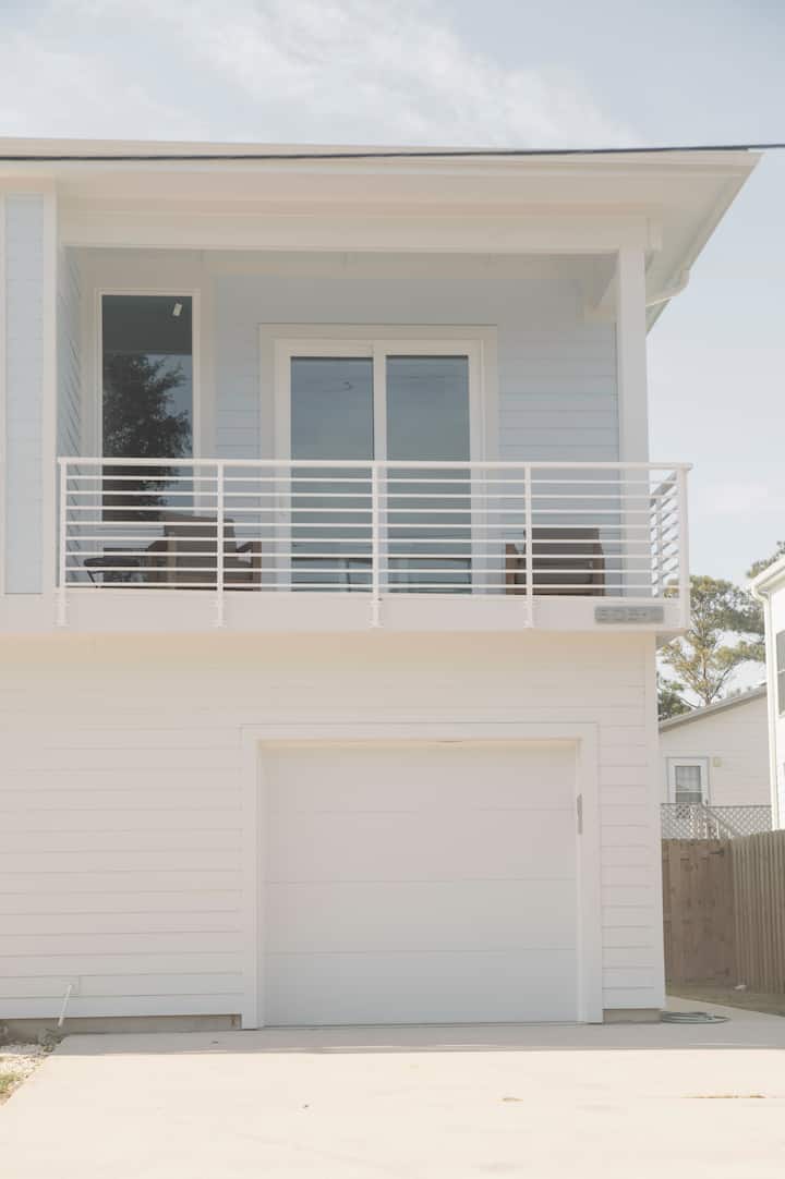 Sailor's Retreat - Private Fenced Yard! - Carolina Beach, NC
