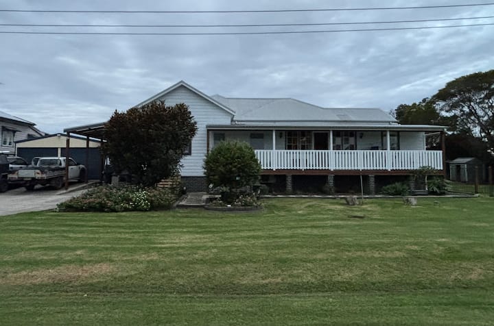 Lovely River Front Home Close To Beaches And Bush. - Hat Head