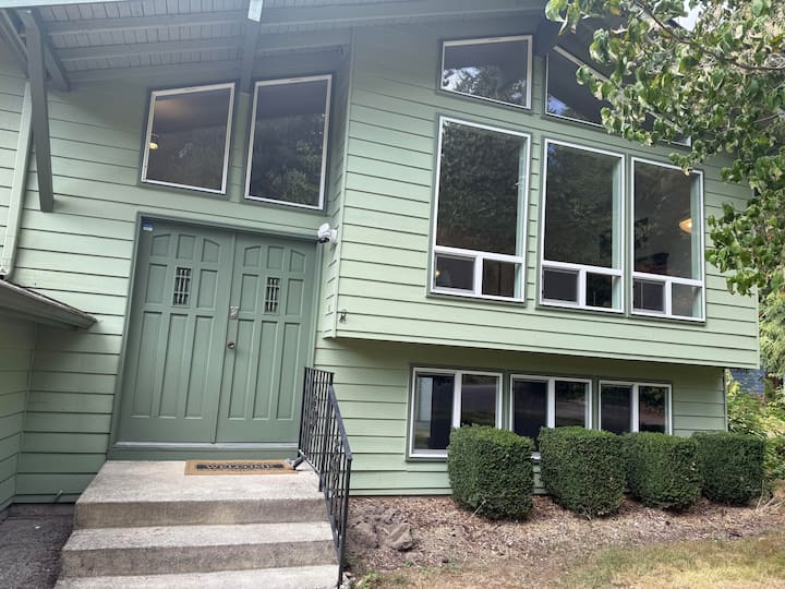 Cozy Getaway | Minutes To Wineries & Trails - Woodinville, WA