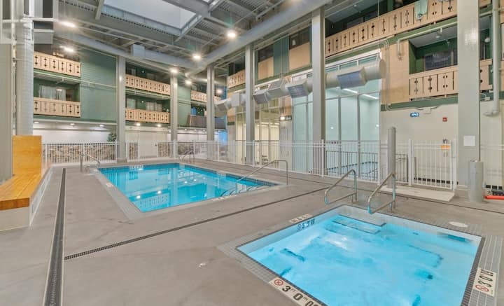 Ski-in/ski-out Condo In Snow Ghost Inn - Big White Ski Resort, BC