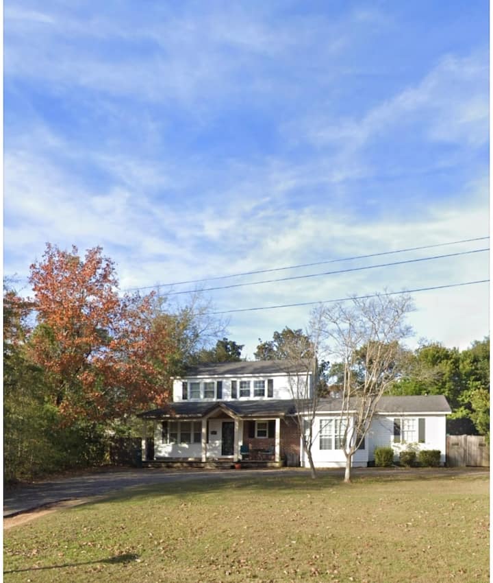 The Barbour Street Retreat 3br/2ba House Downtown - Alabama