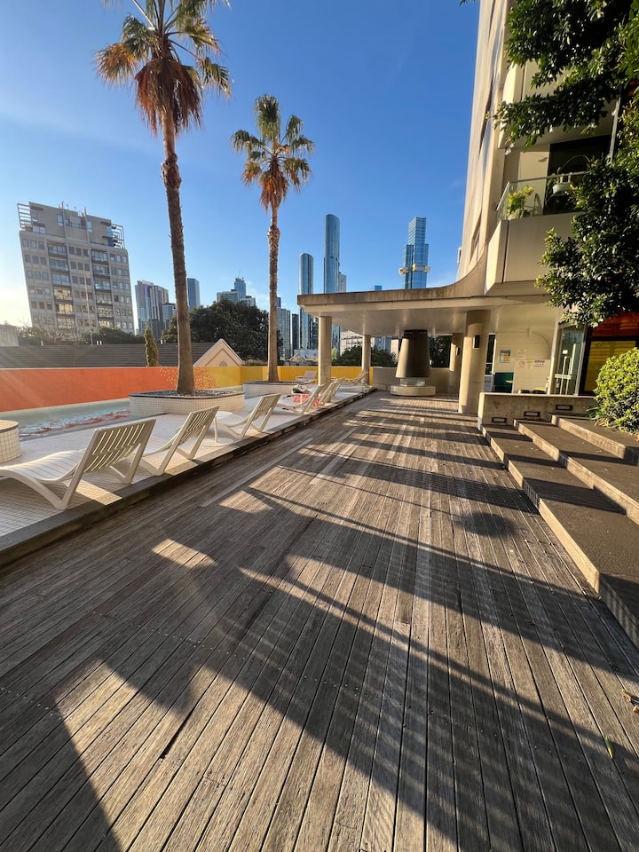 The Urban Red - 1 Bedroom Retreat - Ivanhoe