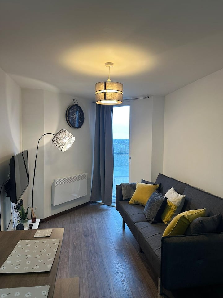 Cozy 1-bed Flat Long Stays Free Parking/ Hs2 Links - Solihull