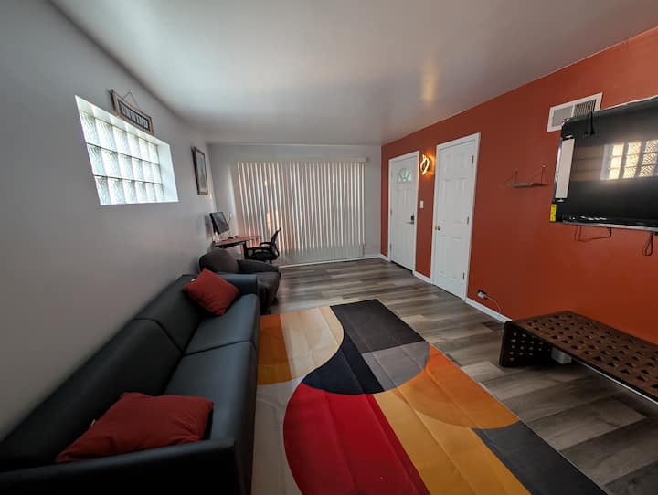 De-lima Quaters: Ideal For All Groups - Elmhurst, IL