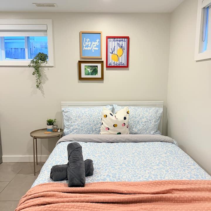 Etobicoke Affordable 3br 1.5ba Near Lake - Toronto, ON