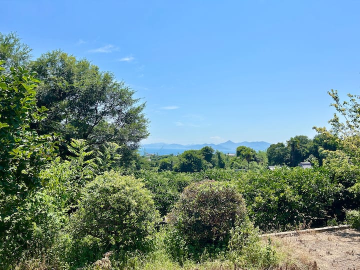窓から瀬戸内海を望む、こだわりインテリアの一軒家 - Onomichi