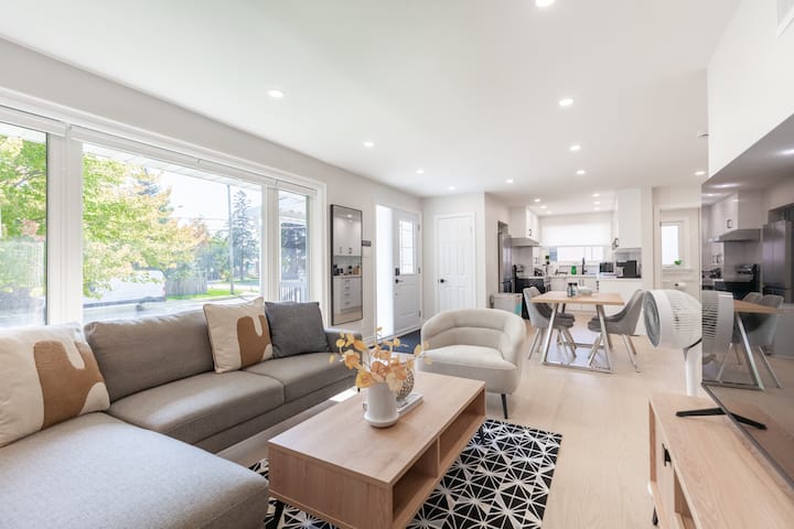 Charming Newly Renovated 3-bedroom Bungalow - 마크험