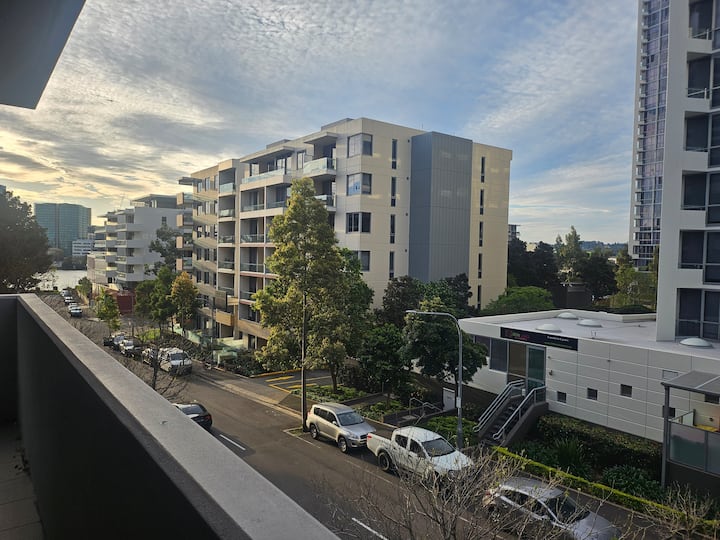 Bright Spacious 2beds, Close To River & Station - 帕拉瑪塔市