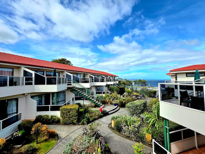 Spacious 2-bedroom Apartm. With Patio&garden View - Taupo